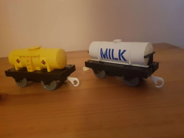 TOMY TRACKMASTER THOMAS the Tank Engine Oil & Milk Drum Bundle £5.99 ...