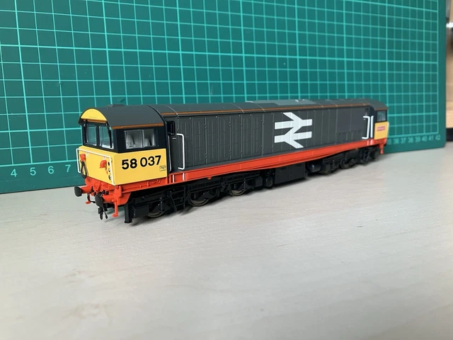 HELJAN CLASS 58 58037 Railfreight Grey Red Stripe Boxed £159.99 ...