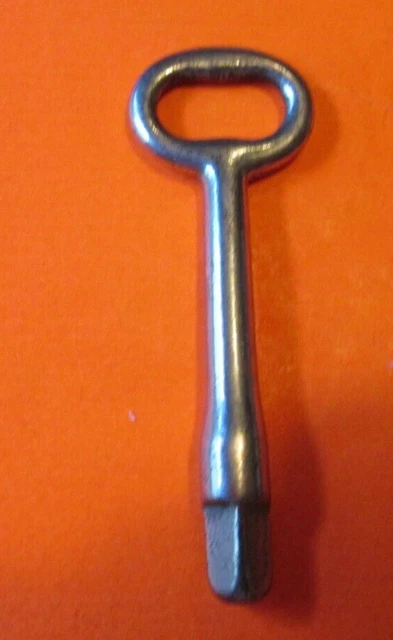 VINTAGE SINGER TREADLE Sewing Machine Skeleton Key Has 4 Sides Mor ...