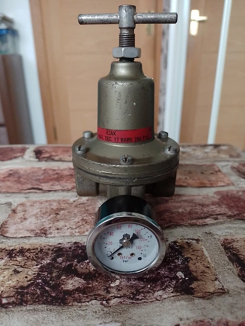 NORGREN PRESSURE REGULATOR MAX. SEC 17 BARS 250 P.S.I & Compair 0-10 ...
