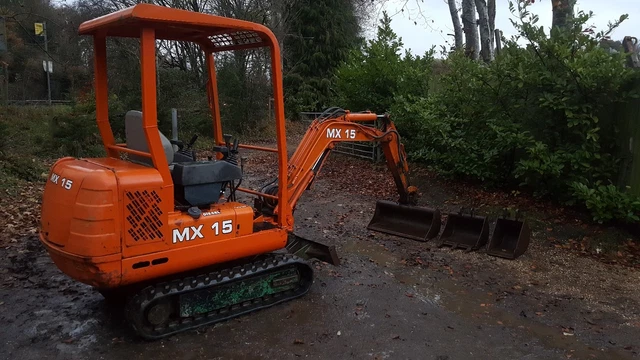 1999 HANIX SMC Mx-15 1.5 Ton Mini Digger Excavator With 3X Buckets *No ...