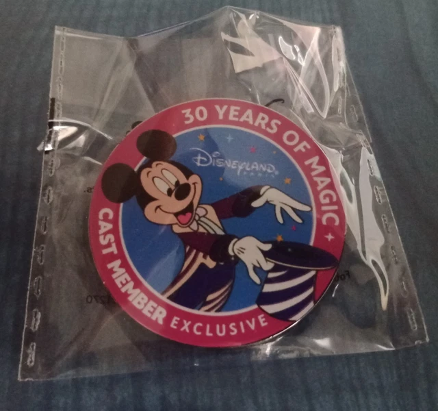 PIN'S DISNEYLAND PARIS Mickey 30 YEARS OF MAGIC CAST MEMBER EXCLUSIVE ...