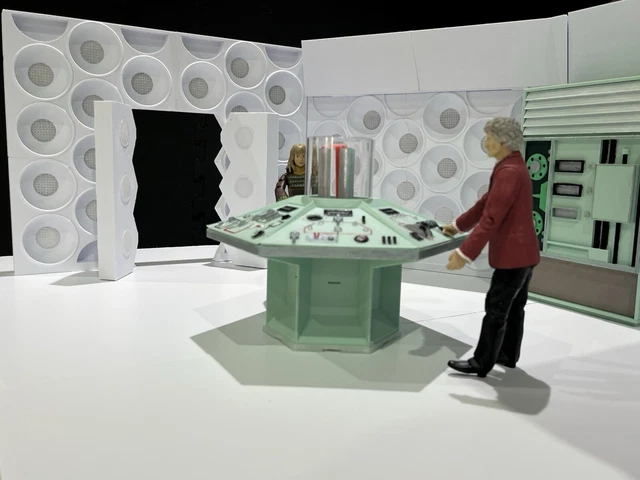 MOTORISED TARDIS CONSOLE Room Playset Diorama 3rd Doctor Who TIME ...