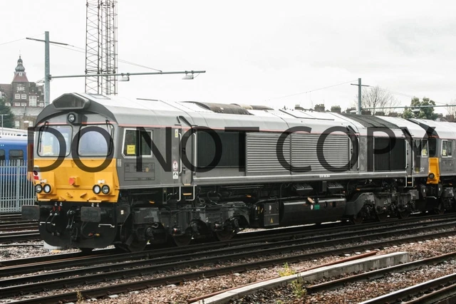 UK DIESEL TRAIN Railway Photograph Of Class 66 66747 Loco. Rm66-996 £1. ...