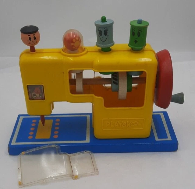 PLAYSKOOL TOY SEWING Machine w/Two Thread Spools in Working Condition ...
