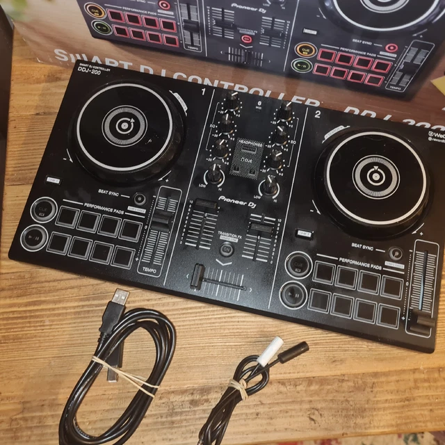 PIONEER DDJ-200 SMART DJ controller with box and cables. Excellent ...