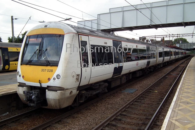 CLASS 357 357028, 4 car EMU, in C2C at Upminster £0.95 - PicClick UK