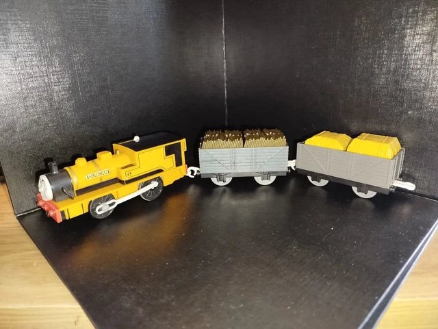 THOMAS TRACKMASTER DUNCAN Train With Trucks, battery operated. Old ...