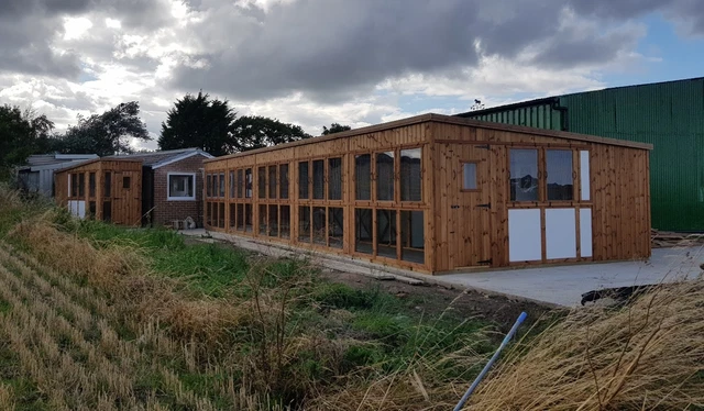 10 BAY CATTERY commercial/penthouse/kennel/Run/boarding/chalet ...