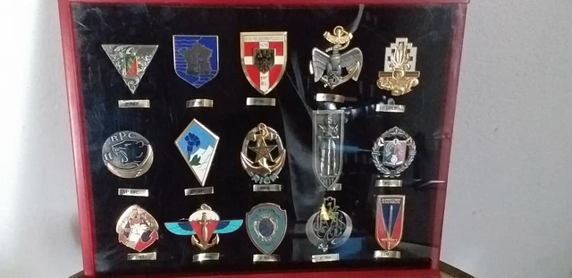 44 INSIGNES MILITAIRES des éditions Atlas par Arthus-Bertrand EUR 220,00 - PicClick FR