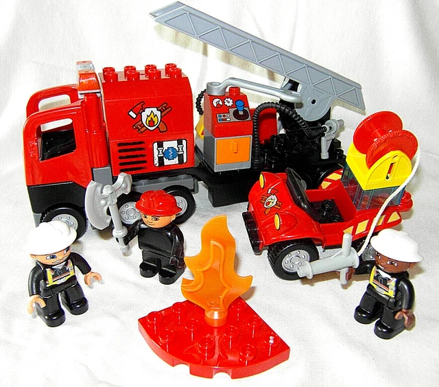 LEGO DUPLO FIRE Car Extinguishing Train Fire Cars Firefighters ...