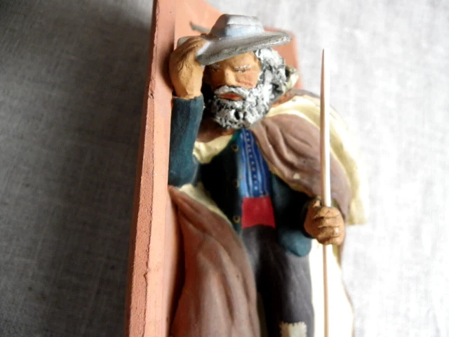 SANTON DE PROVENCE SIGNÉ FOUQUE "LE COUP DE MISTRAL" SUR TUILE ROMAINE - 20,5 cm EUR 40,00 ...