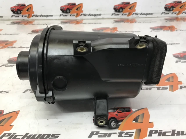 NISSAN NAVARA D22 Air filter housing/ box Part number 16500VK501 2002 ...