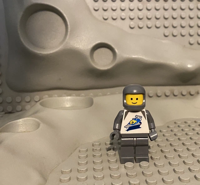 LEGO CLASSIC MINIFIGURE Grey Space Vehicle On Shirt Torso Genuine Parts ...