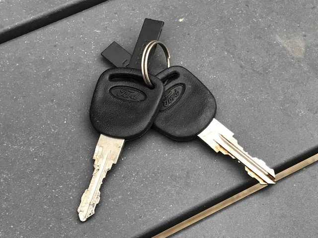 FORD CAPRI/CORTINA/ESCORT/FIESTA MK1/2 New Genuine Ford cut unused keys ...