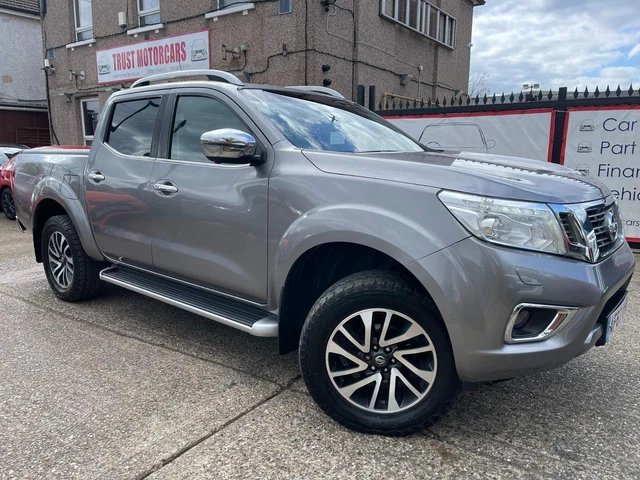 2017 NISSAN NAVARA Double Cab Pick Up Tekna 2.3dCi 190 4WD Auto PICK UP ...
