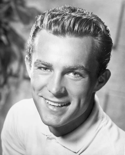 CLOSE-UP PORTRAIT OF American actor Robert Conrad smiling showi - 1965 ...