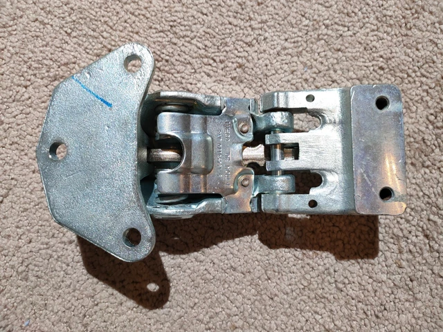 ORIGINAL IVECO DAILY ab Bj. 2014 Hecktür Scharnier Unten 5801528686 EUR ...