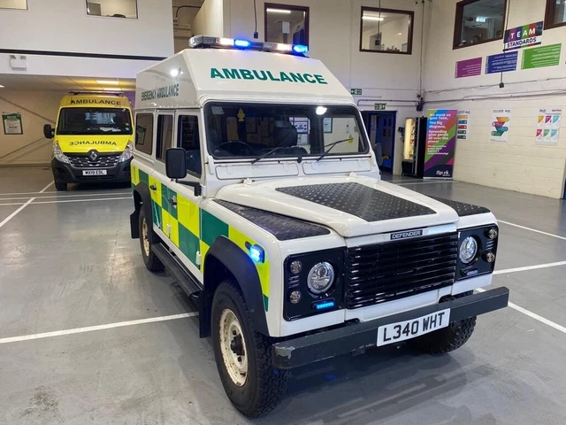 LAND ROVER AMBULANCE Defender 1994 3.5 v8 petrol 4x4 l316 £4,100.00 ...