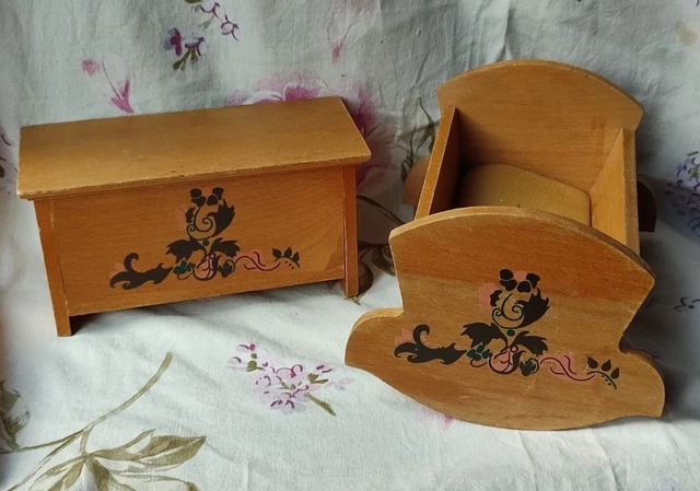 ANCIEN PETIT MOBILIER De Poupée En Bois Lit À Bascule Matelas Mousse Et Coffre EUR 20,00 ...