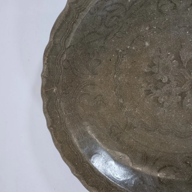 ANTIQUE CHINESE CELADON Glazed Pottery Dish Foliate Decoration 28.5cm £ ...