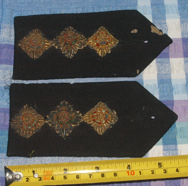 WW2 BRITISH AIRBORNE Captain's Bullion Pips on Epaulette Black touch of ...