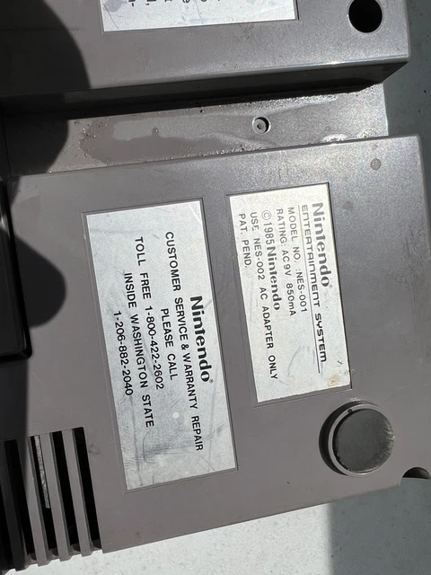 ORIGINAL NINTENDO CONSOLE Game System Model No. NES-001 1985 with ...