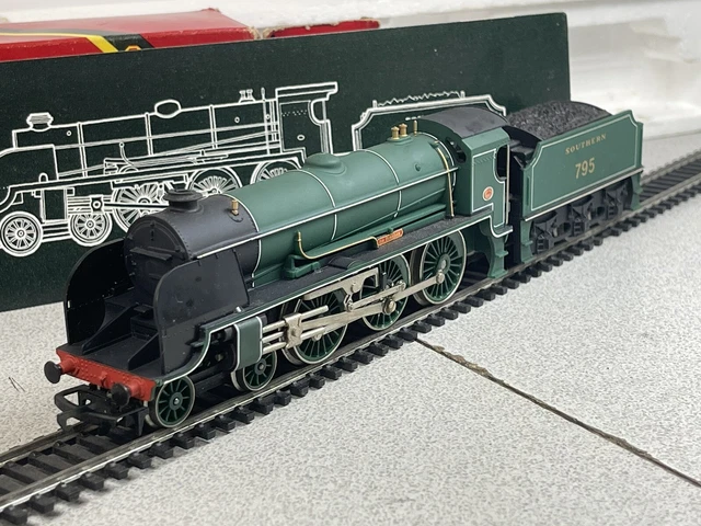 HORNBY MODEL RAILWAY R154 SR N15 Locomotive Sir Dinadan Southern 795 ...