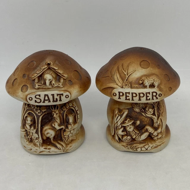 SWAGMAN POTTERY AUSTRALIAN Salt & Pepper Shakers Mushroom Kangaroo ...