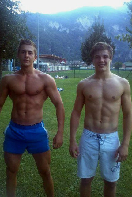 SHIRTLESS MALE BEEFCAKE Muscular Frat Jock College Hunks Flex PHOTO 4X6 ...