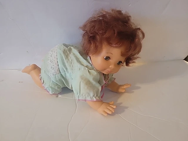 VINTAGE OOPSIE DAISY Baby Doll Auburn Hair Crawls Cries - WORKS! Irwin ...