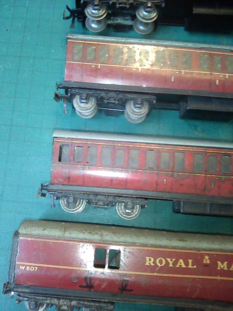 HORNBY DUBLO 3 Rail Suburban Coaches X4 Royal Mail X1 Read Description ...