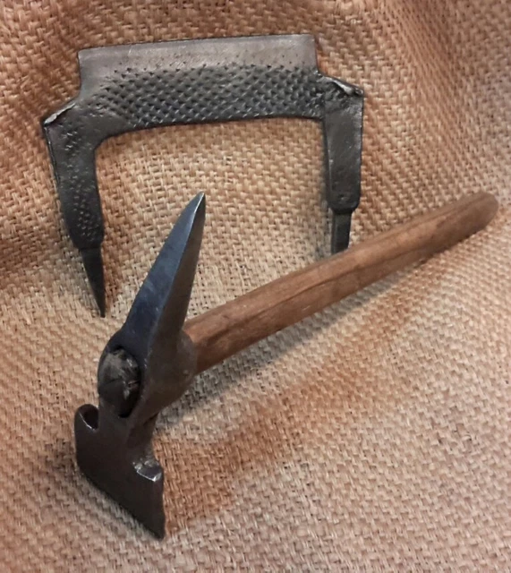 ANCIEN OUTIL COUVREUR charpentier marteau et son enclume art populaire ...