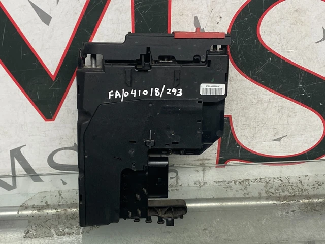 MERCEDES BENZ W204 C Class Engine Bay Fuse Box Battery Terminal Air ...