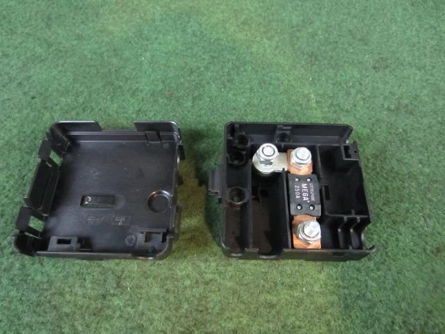 BMW E46 3 series positive battery terminal Rear fuse box in boot ...