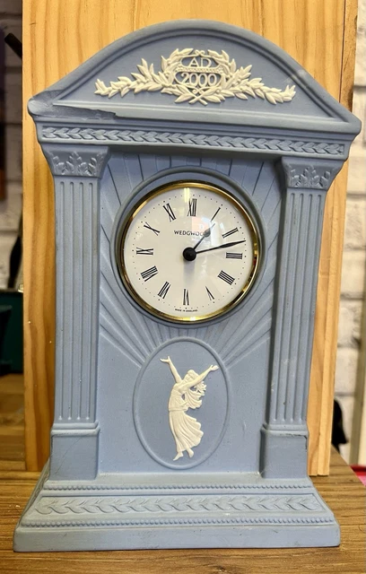 VINTAGE WEDGWOOD ENGLAND Blue Jasper Ware Mantle Clock 2000AD H22cm X ...
