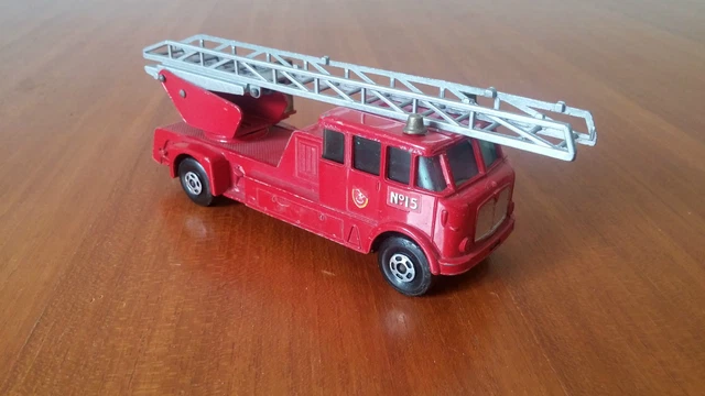 VEHICLE MINIATURE MATCHBOX Superkings« K-15 Merryweather Fire Engine ...