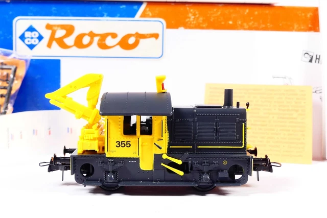H0 DC ROCO 43678 shunting locomotive SIK 200/300 of the NS with crane ...