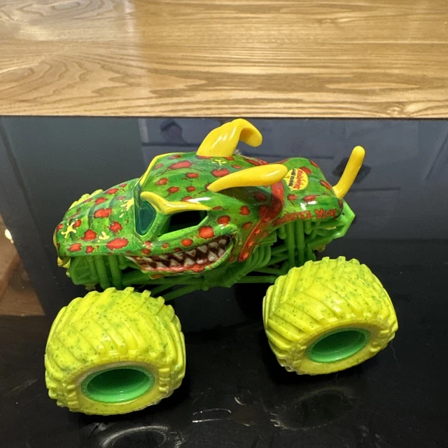 MONSTER JAM ZOMBIE Invasion Monster Mutt RARE truck 1.64 £0.99 ...
