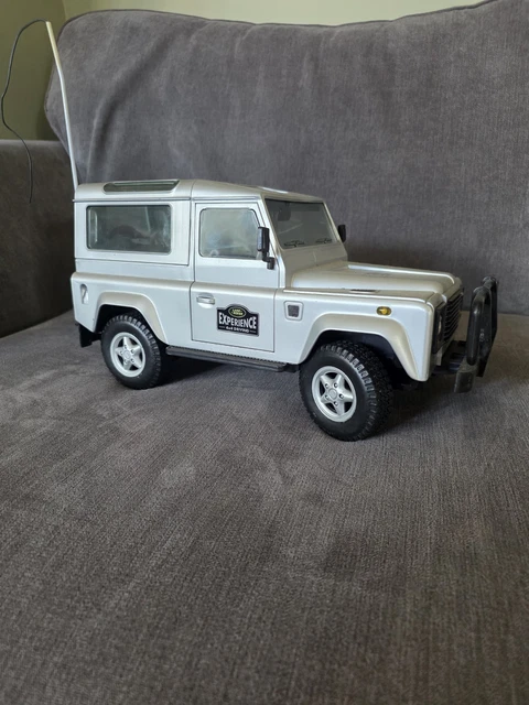 RASTAR 1/14 SCALE Radio Controlled Land Rover Defender. £15.61 ...