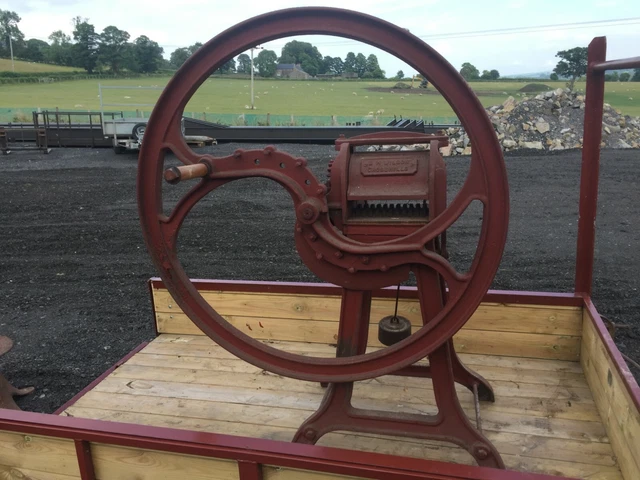 ANTIQUE CHAFF CUTTER hay cutter hay chopper cast iron vintage working ...