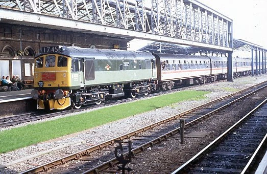 ORIGINAL COLOUR SLIDE of D7572 BR class 25 diesel loco £2.79 - PicClick UK
