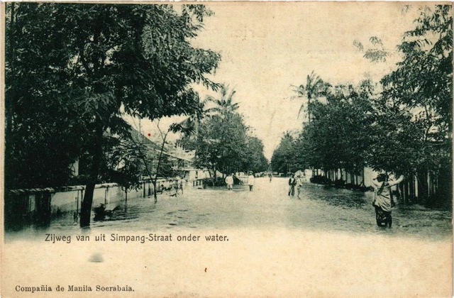 PC CPA SOERABAIA Zijweg van uit Simpang Straat onder water INDONESIA ...
