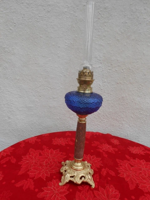LAMPE A PETROLE Ancienne Lampe Fin 19 Em Debut 20 Eme Reservoir Bleu ... LAMPE A PETROLE Ancienne Lampe Fin 19 Em Debut 20 Eme Reservoir Bleu ...