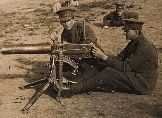 WW1 MACHINE GUN DRILL AUSTRALIAN ARMY, British? Rising Sun badge? photo ...