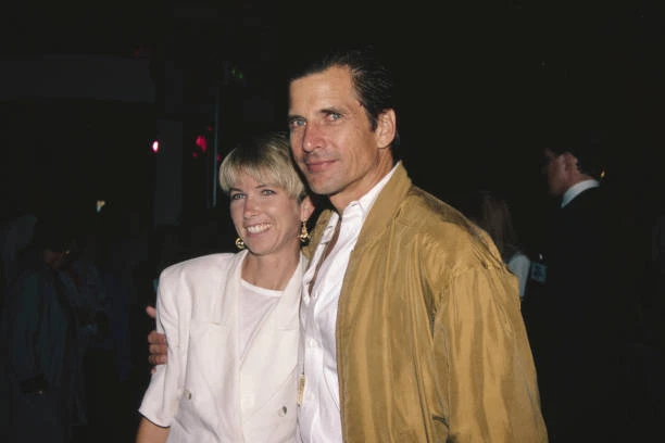 TONI HUDSON WEARING a white jacket over a white top husband Americ- Old ...