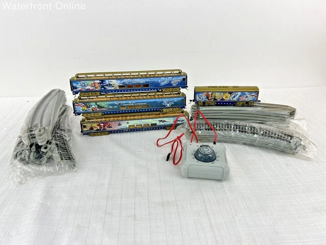 HAWTHORNE VILLAGE TRAIN Set US Navy: Locomotive, Box Cars, Tracks ...