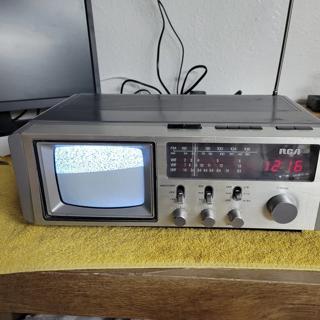 VINTAGE RCA PLAYMATE Model AER-057S 5-Inch Diagonal B&W TV Radio Alarm ...