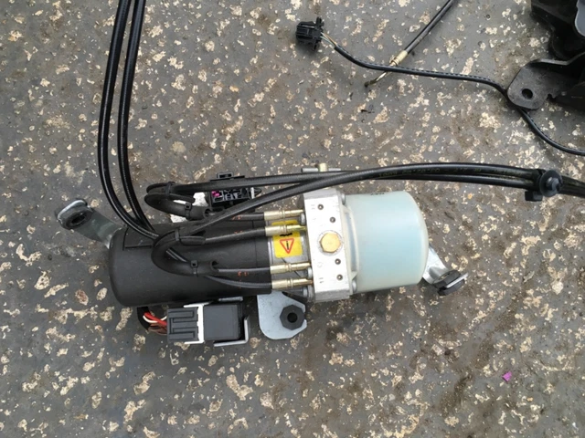 VW BEETLE CONVERTIBLE Roof Hydraulic Pump, Pipes And Rams And Roof ...
