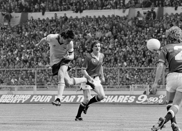 FRANK STAPLETON MANCHESTER United at Wembley Stadium 1979 Football OLD ...
